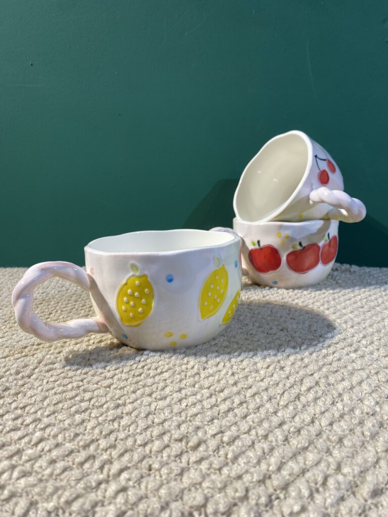 مج حجم كبير منقوش (تفاح) - matcha.ps